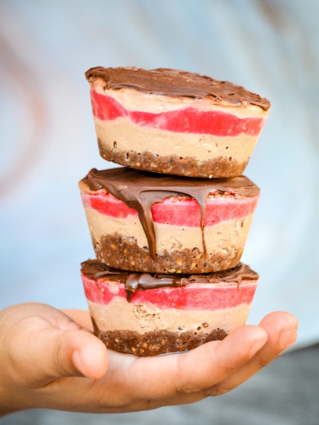 How to Make No-Bake Vegan Chocolate Raspberry Cakes » Kay's Clean Eats