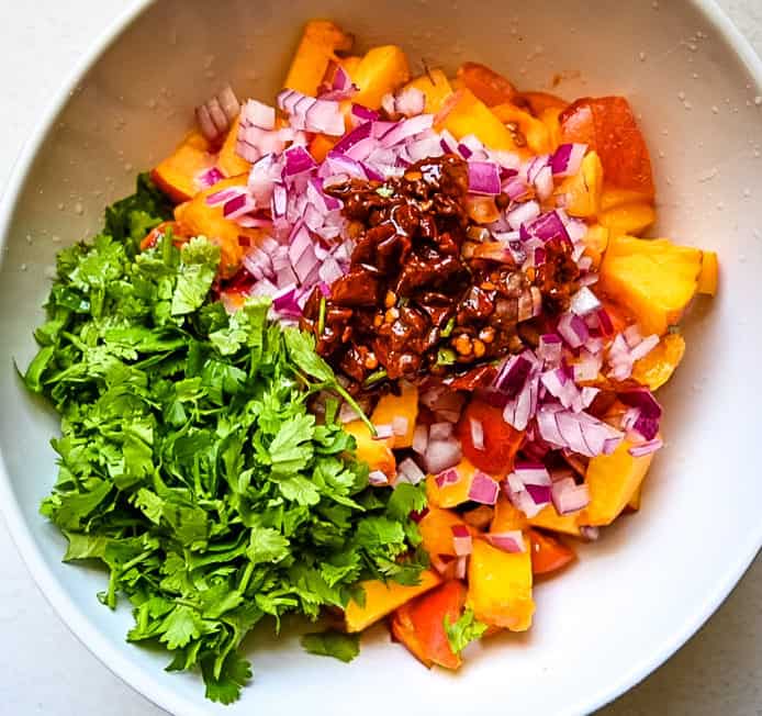 Peach Chipotle Salsa Chicken | Kay's Clean Eats (So much flavor!)