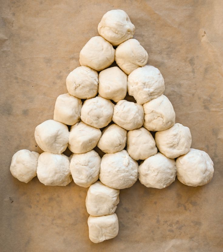 Cheesy Garlic Pull-Apart Christmas Tree Bread | Easy Holiday Appetizer 🎄