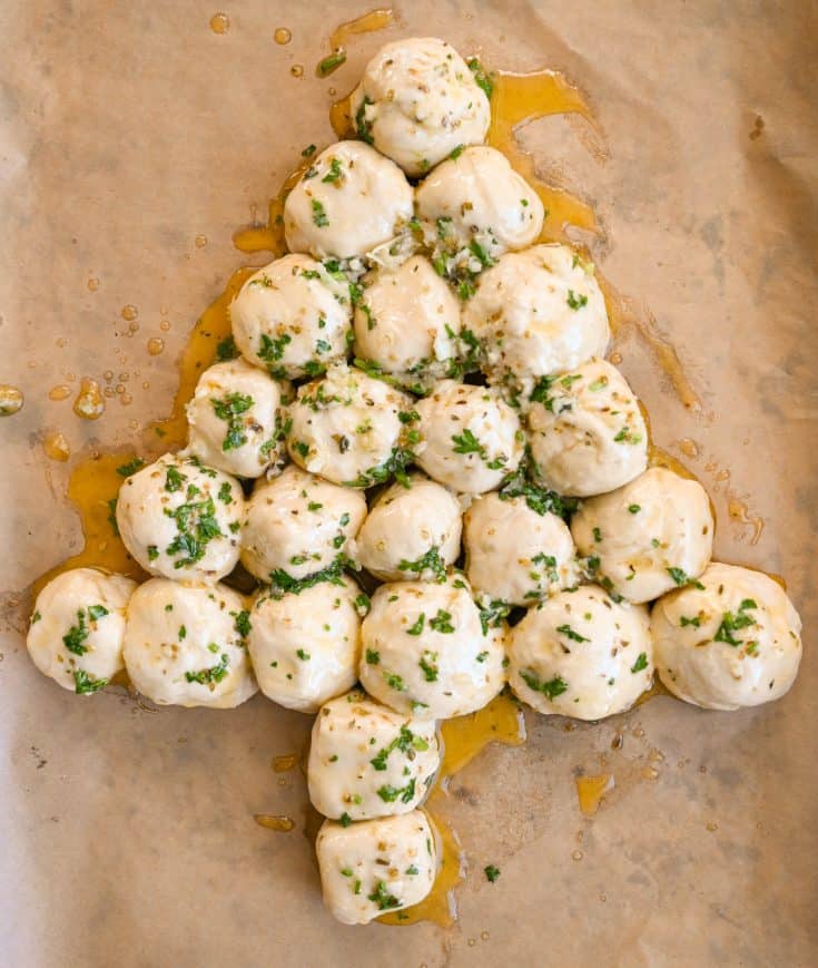 Cheesy Garlic Pull-Apart Christmas Tree Bread | Easy Holiday Appetizer 🎄